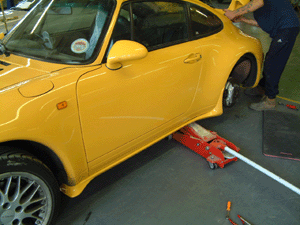 Porsche 993 Upgraded with GT2 Spoilers | Design 911