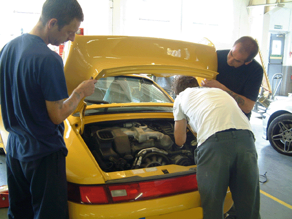 Porsche 993 Upgraded with GT2 Spoilers | Design 911