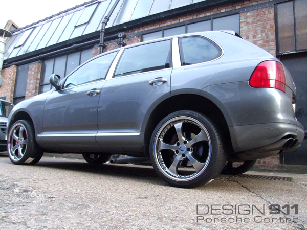 Porsche Cayenne MKI with 22" Style 957 Alloy Wheels | Design 911