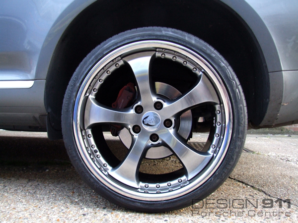 Porsche Cayenne MKI with 22" Style 957 Alloy Wheels | Design 911