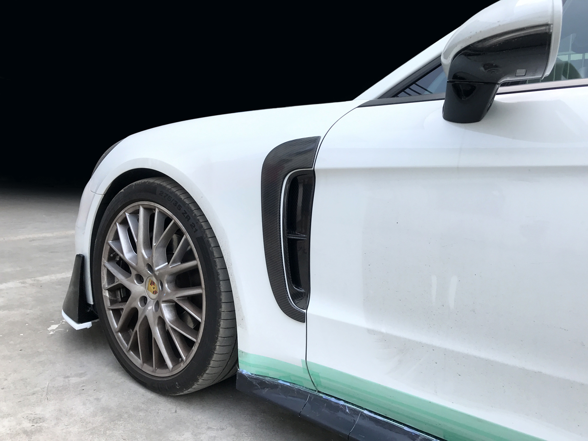 Front wing air outlet surround carbon fibre. Porsche 971.1 Panamera ...
