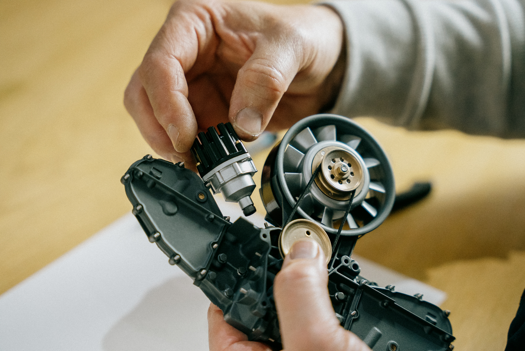 Engine 911 R model cutaway - Box framed 1:4 scale - BFEN911R | Design 911