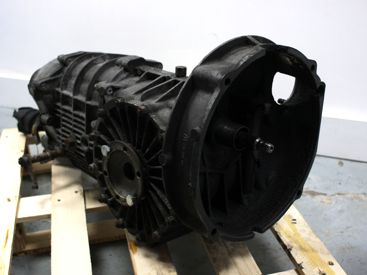 Porsche 911 Gearbox 915 1973 - 90130101002U | Design 911