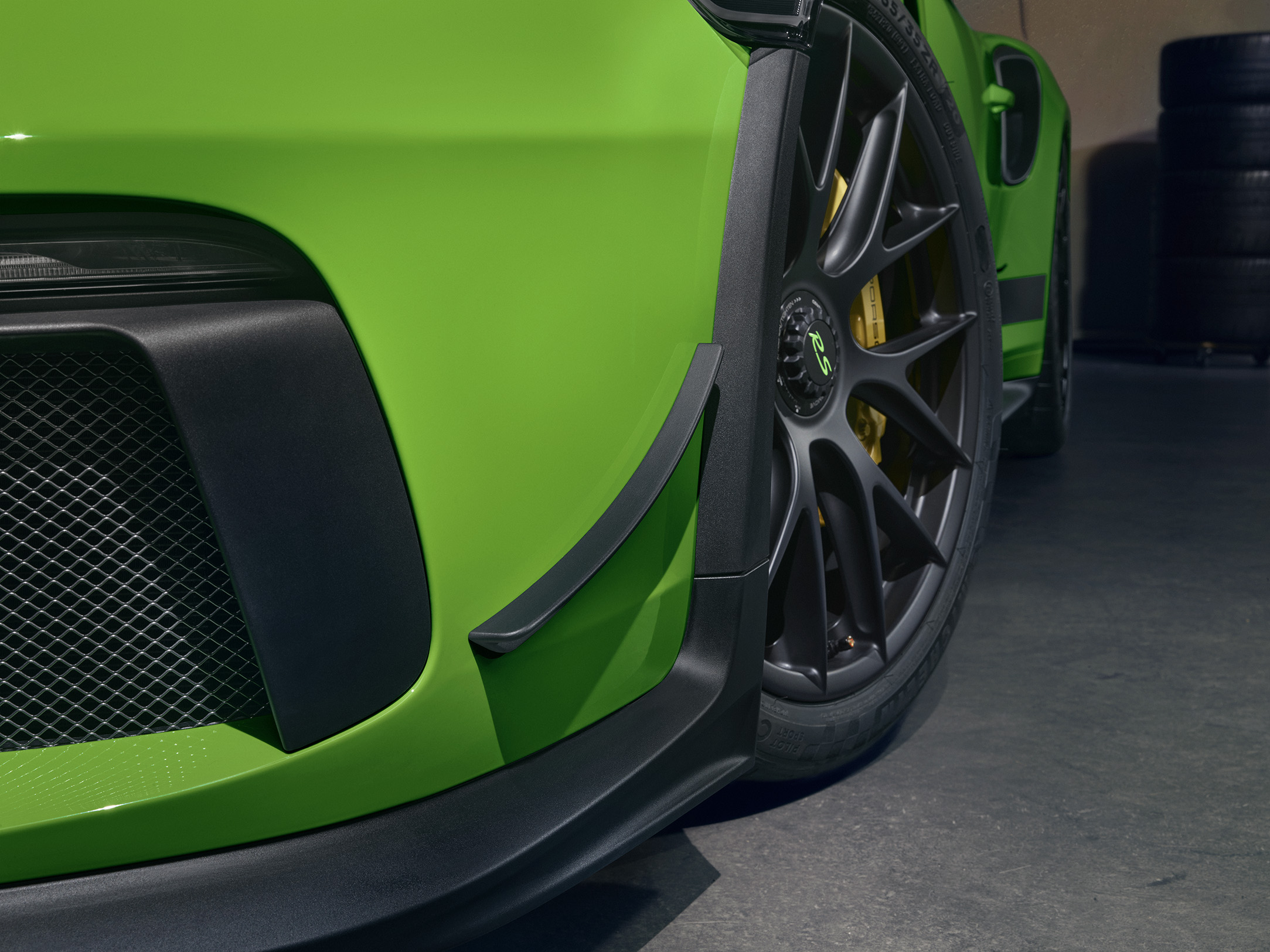 Manthey Performance Aerokit. Porsche 991.2 GT3 RS with GT2 RS magnesium ...