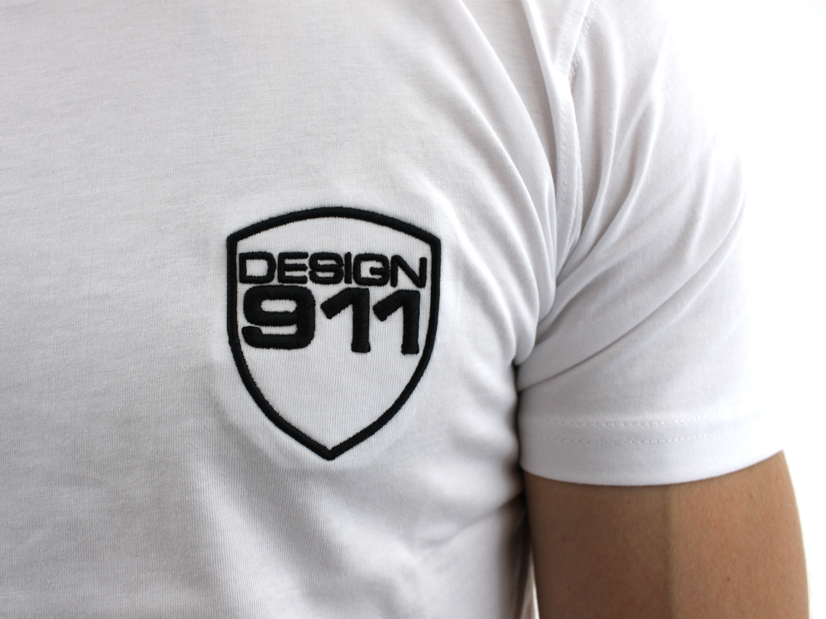 Buy Porsche 924 (1977-1988) Men's T-shirts | Design 911