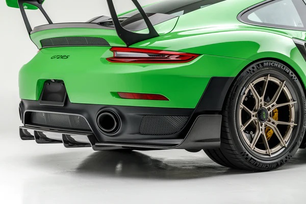 Rear bumper lower diffuser in high gloss carbon fibre. Porsche 991.2 ...