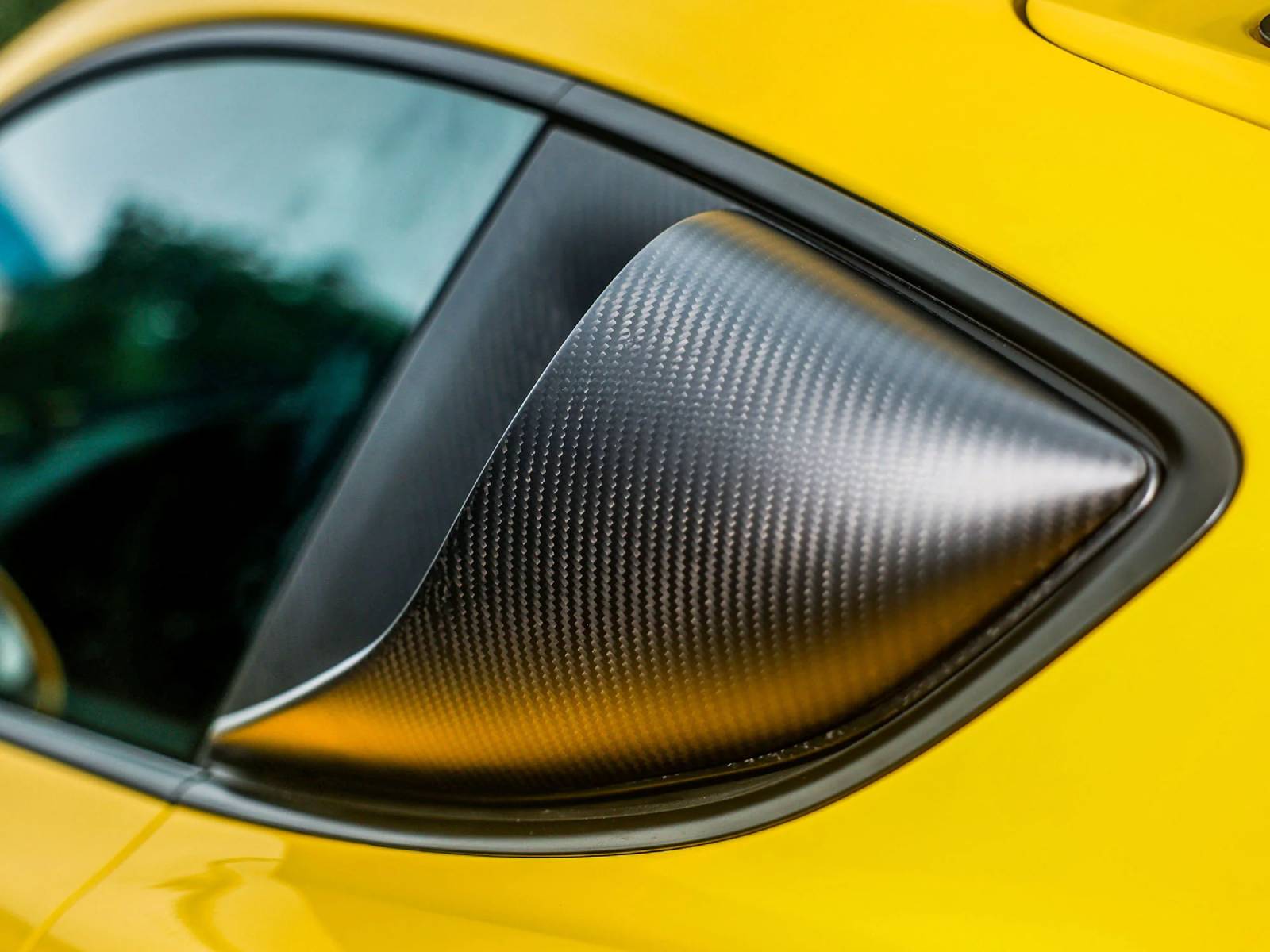 Rear quarter window air vent set dry carbon fibre. Porsche 718 GT4 RS ...
