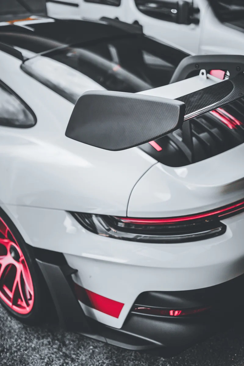 Swan neck rear spoiler end plates carbon fibre. Porsche 992 GT3RS ...