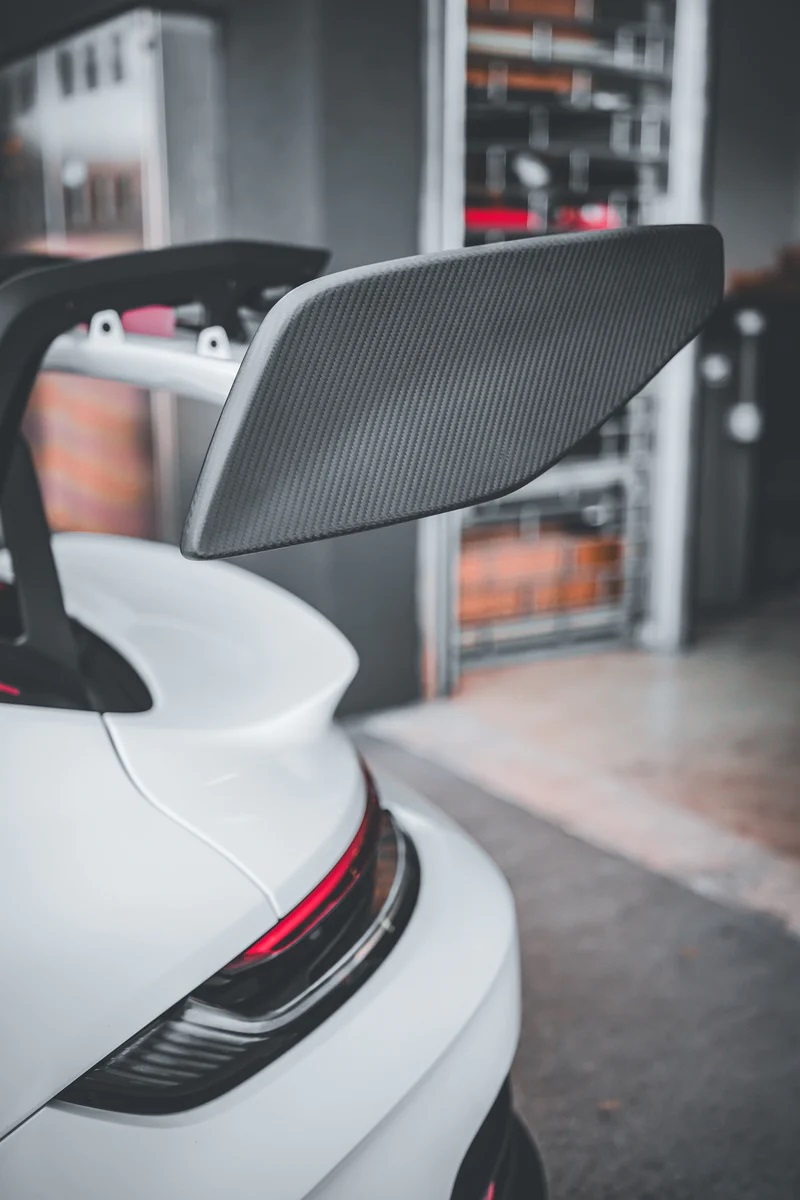 Swan neck rear spoiler end plates carbon fibre. Porsche 992 GT3RS ...