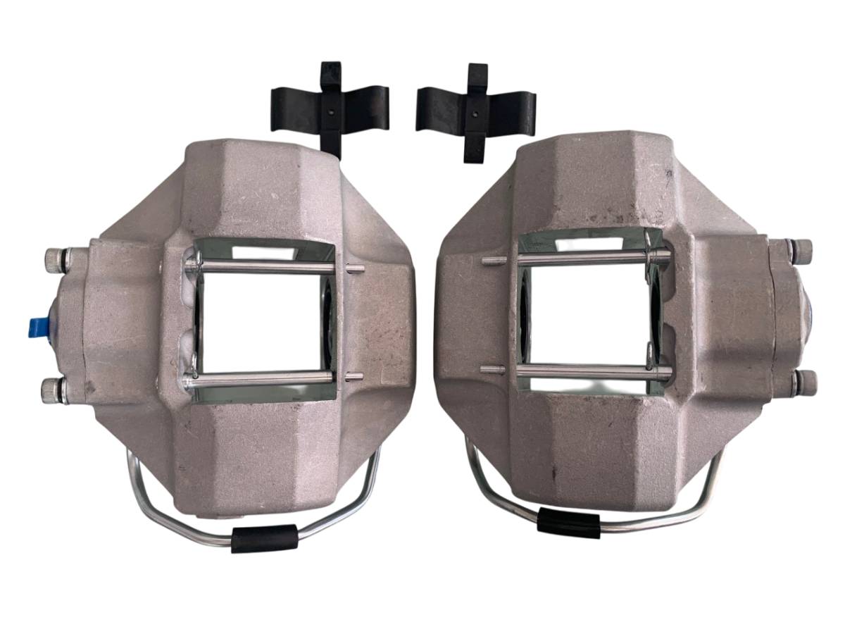 Rear brake caliper set. Porsche 911R 1967-68 90135296532 90135296632 ...