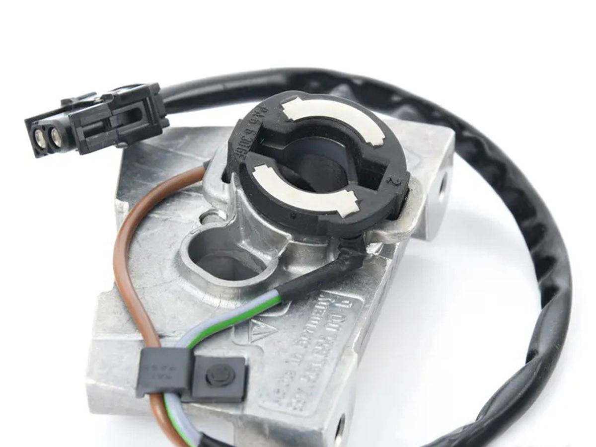 Hardtop Receiver Mount LEFT Porsche 996 >>2004 - 99656165305 | Design 911