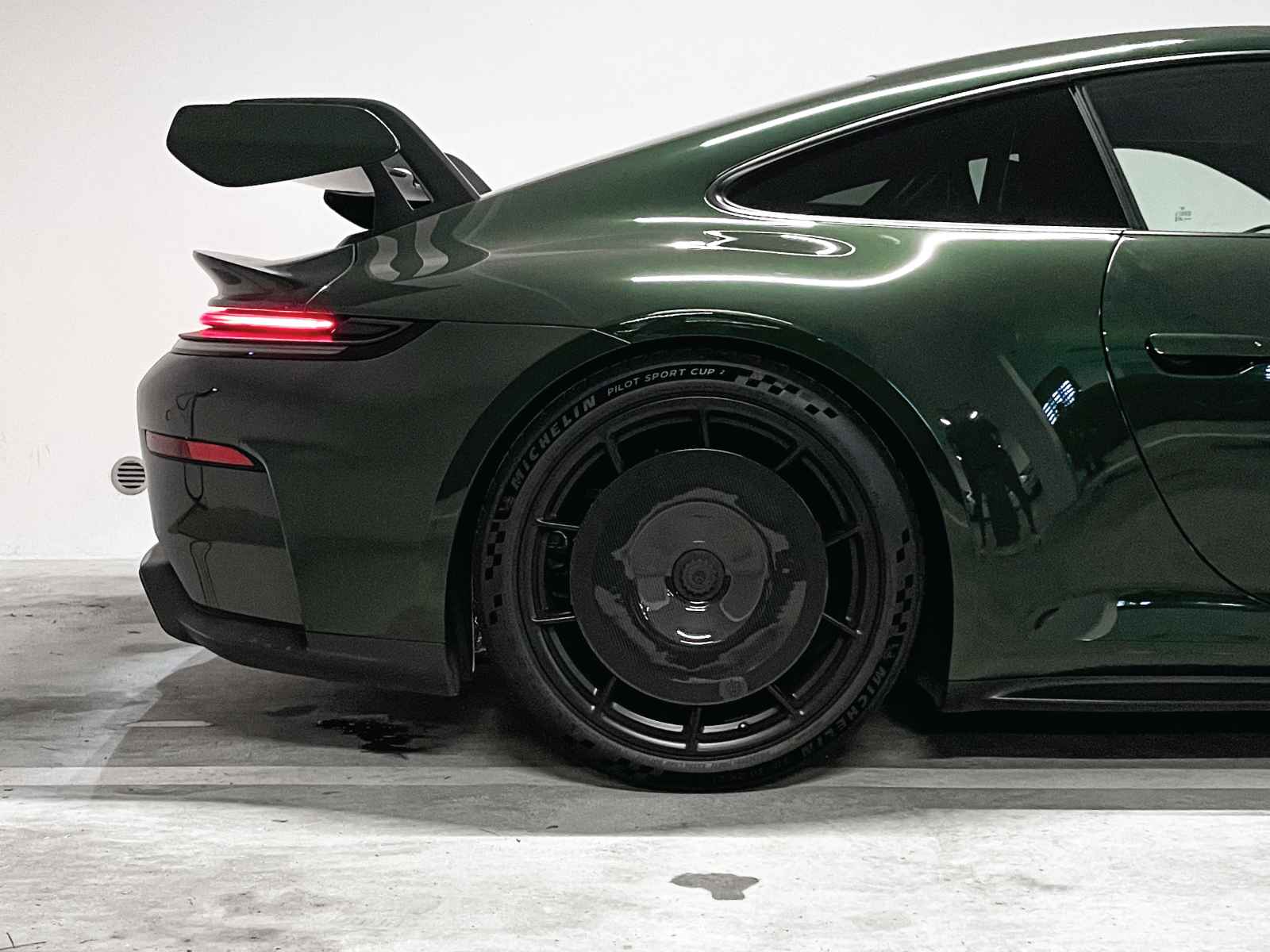 Gold Leaf Rear Wheel Aero Disc EVO – Carbon Fibre for Porsche 992.2 GT3 ...