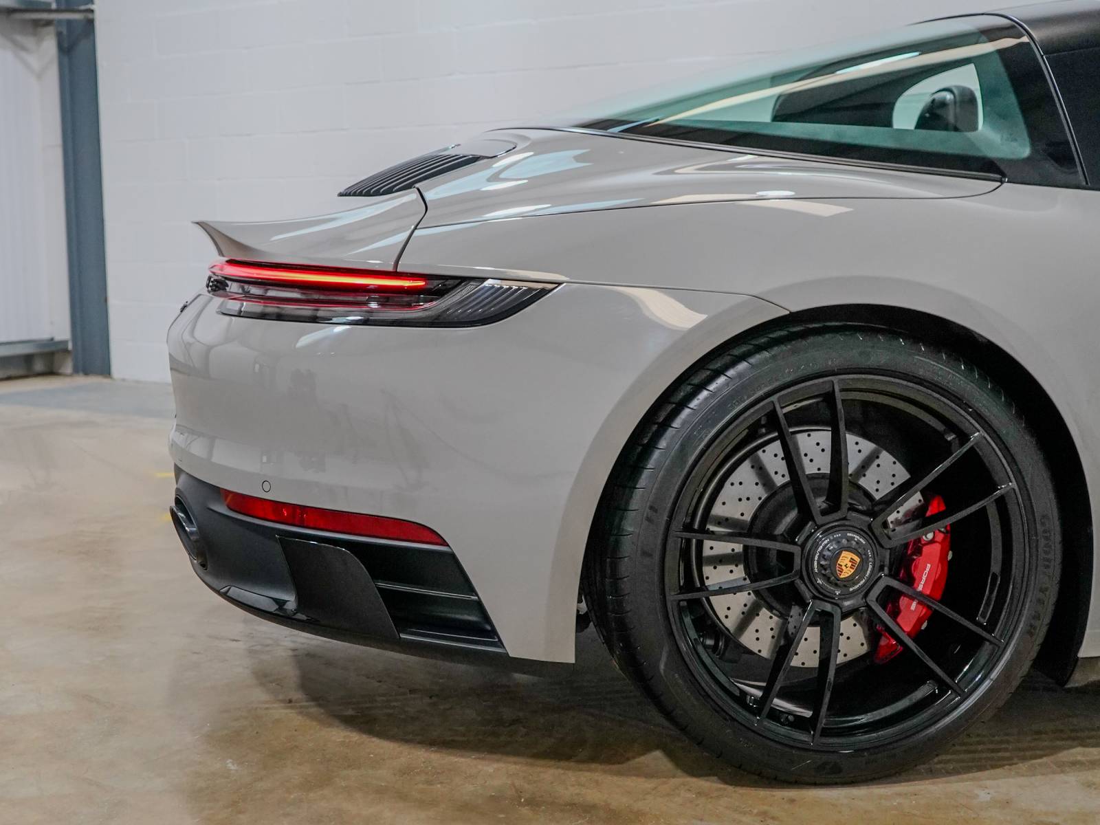 Rear ducktail spoiler carbon fibre. Porsche 992 targa / Cabriolet ...