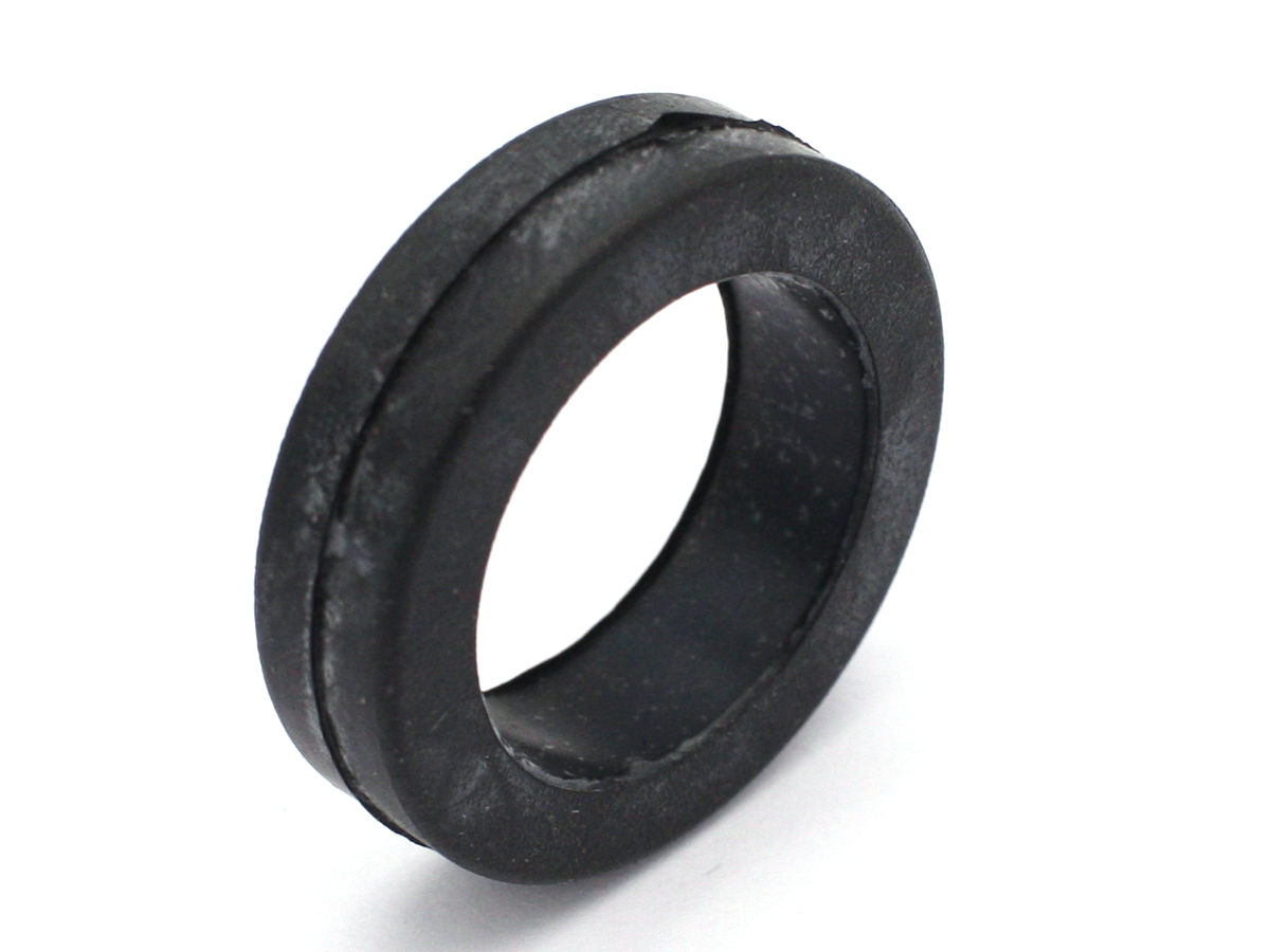 Porsche 914 928 Fuel injector outer bush 311133263 - 311133263 | Design 911