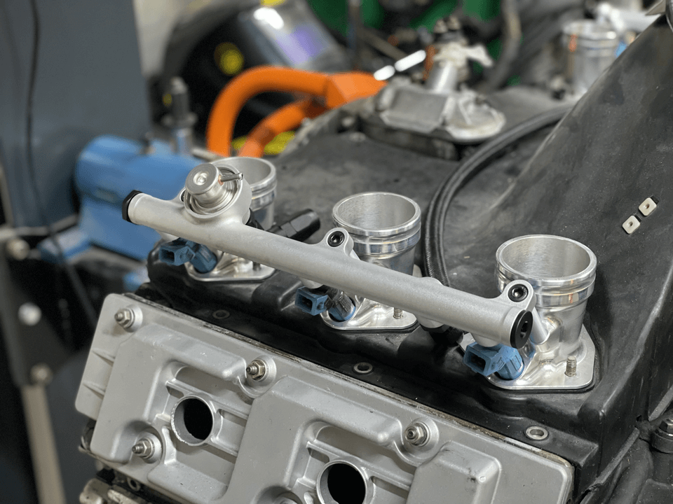 Precision fuel rail and regulator kit. Porsche 964 / 993 - 96411030700/1 | Design 911