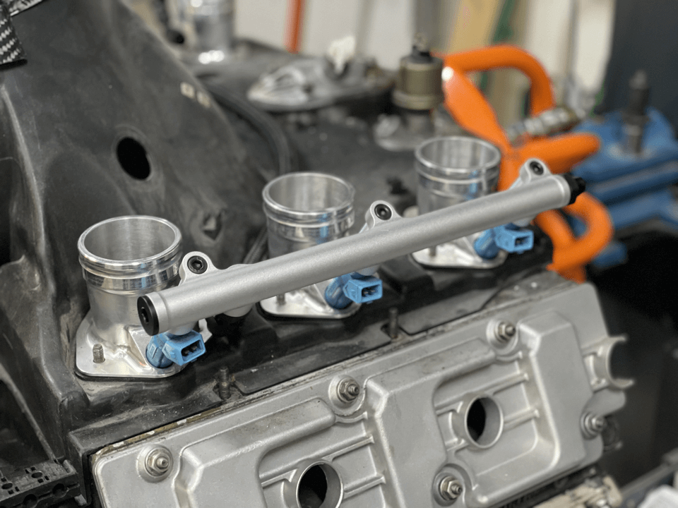 Precision fuel rail and regulator kit. Porsche 964 / 993 - 96411030700/1 | Design 911